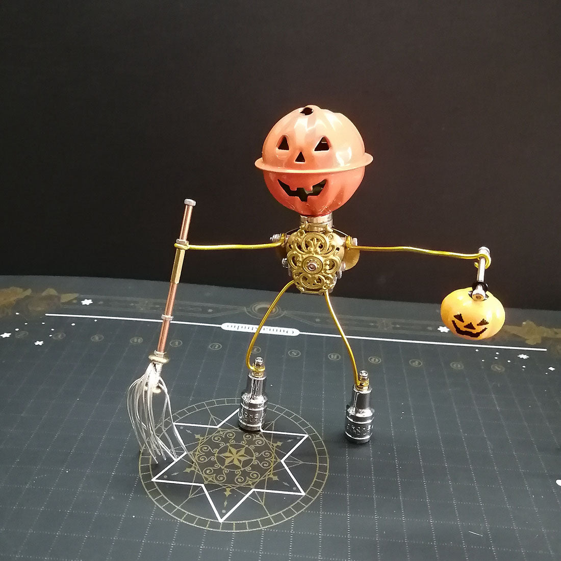100+PCS Halloween Scarecrow Pumpkin 3D Metal Model Kits for Kids