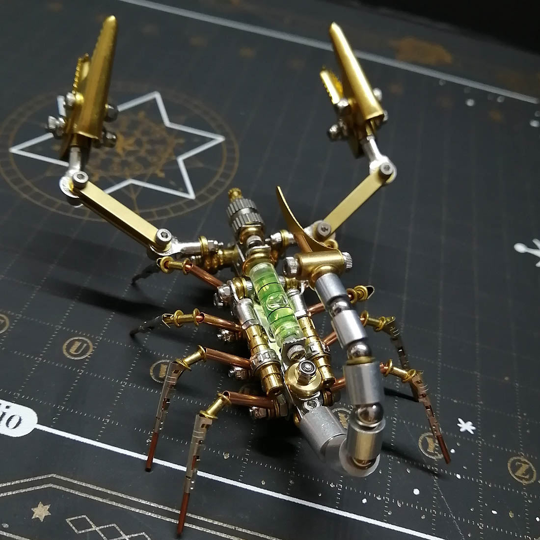 Brass Metal Scorpion Metal Model Kits with Green Lights