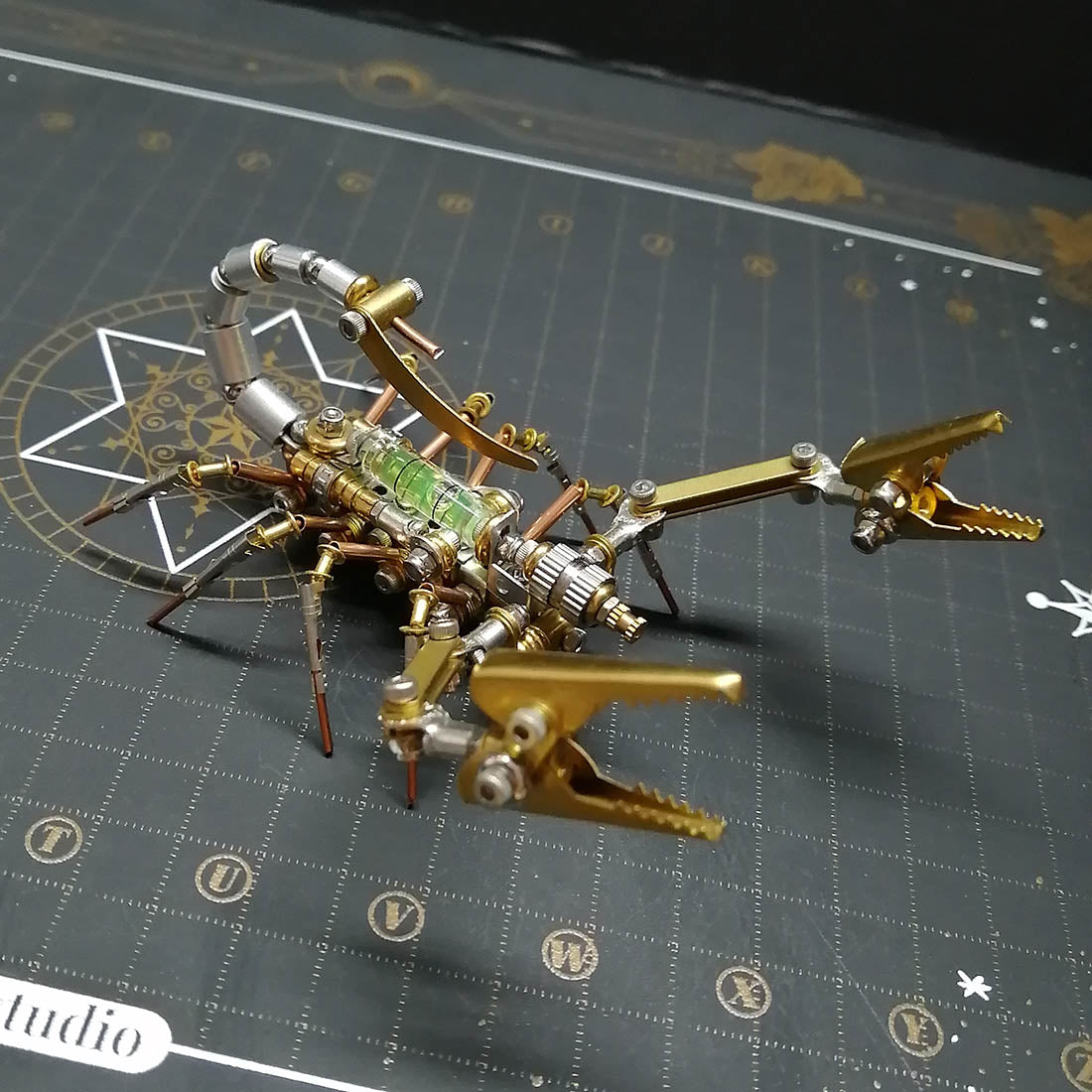 Brass Metal Scorpion Metal Model Kits with Green Lights