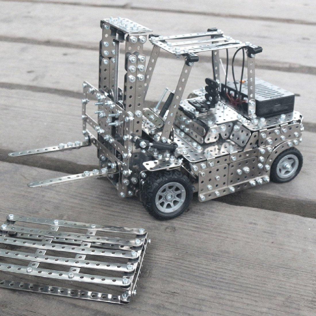 1400Pcs 2.4G Assembly Remote Control Metal Forklift Mechanical Scew Mo
