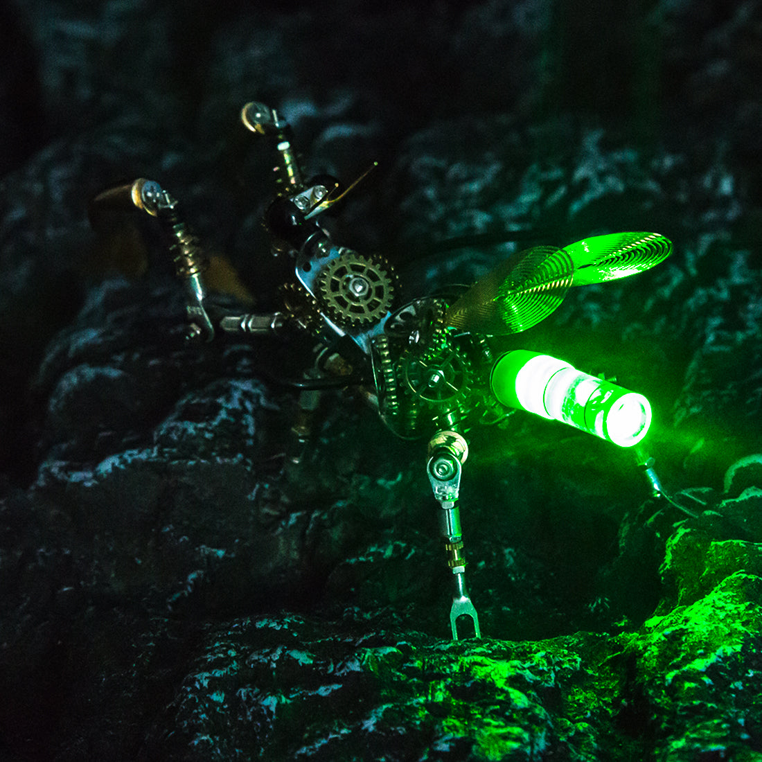 300PCS+ Steampunk Little Mantis with Glow Light 3D Metal Insect Model