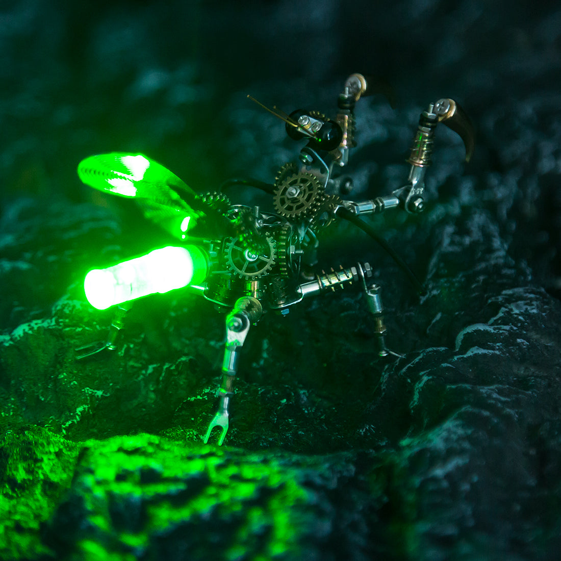 300PCS+ Steampunk Little Mantis with Glow Light 3D Metal Insect Model